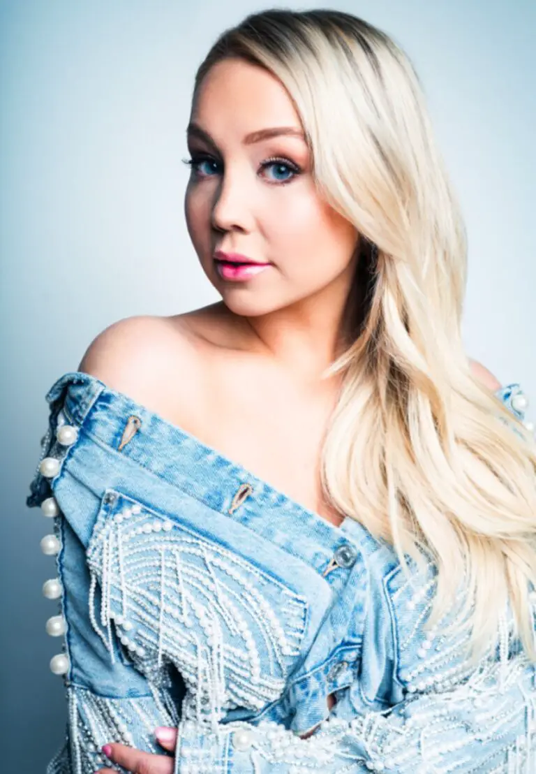 ‘The Voice’ Alum RaeLynn Announces Birth of First Daughter ‘The Voice’ Alum RaeLynn Announces Birth of First Daughter