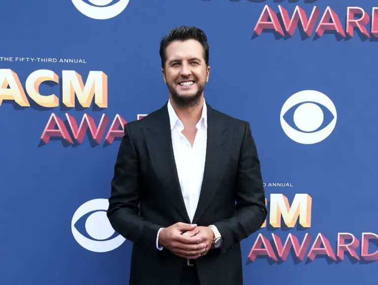 Luke Bryan Looks Back on His First ACM Awards Win for Entertainer of ...