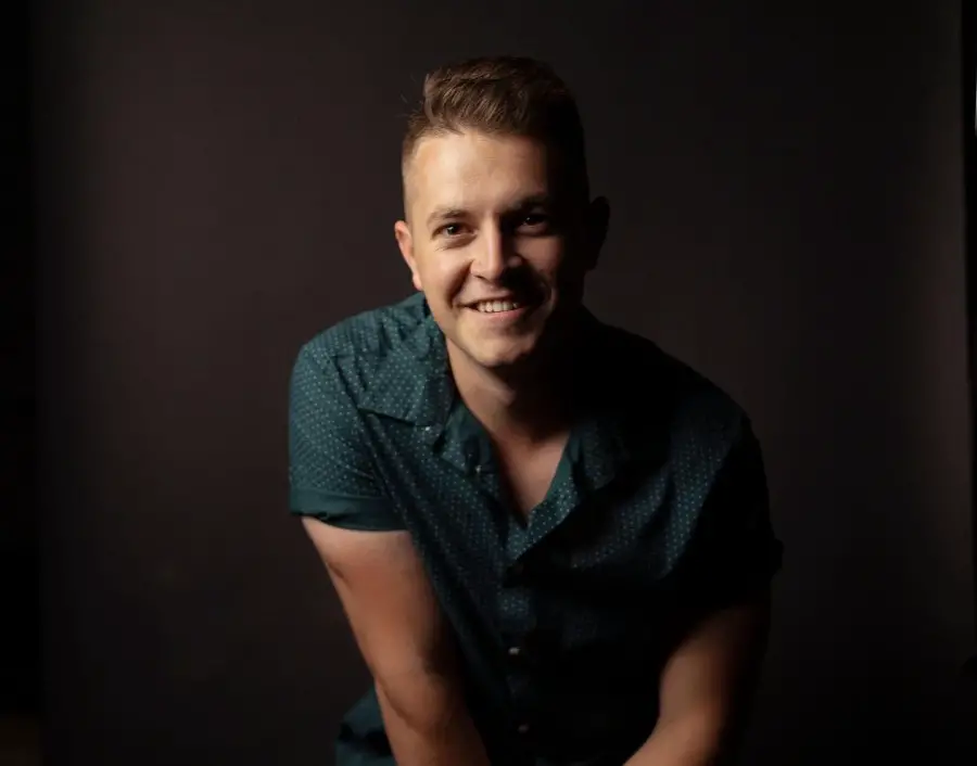 Brady Lee Performs Acoustic Show Exclusively for Everything Nash: WATCH