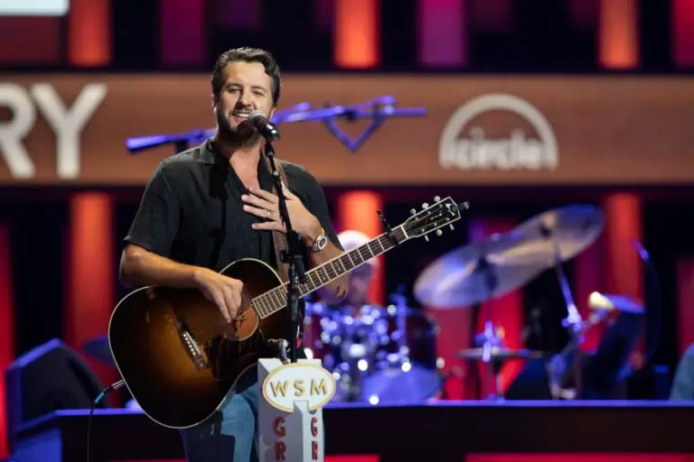 Luke Bryan Performs ‘Drink a Beer’ at ‘Hometown Rising’: WATCH