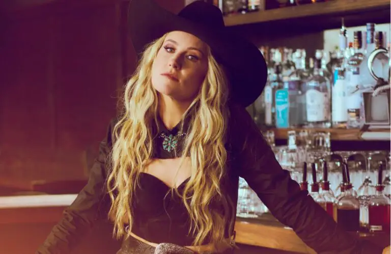 Amanda Kate Channels Carrie Underwood in ‘Clash of the Cover Bands ...