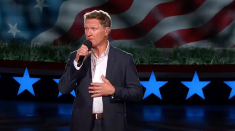 Craig Morgan Offers Emotional Tribute for National Memorial Day Concert ...