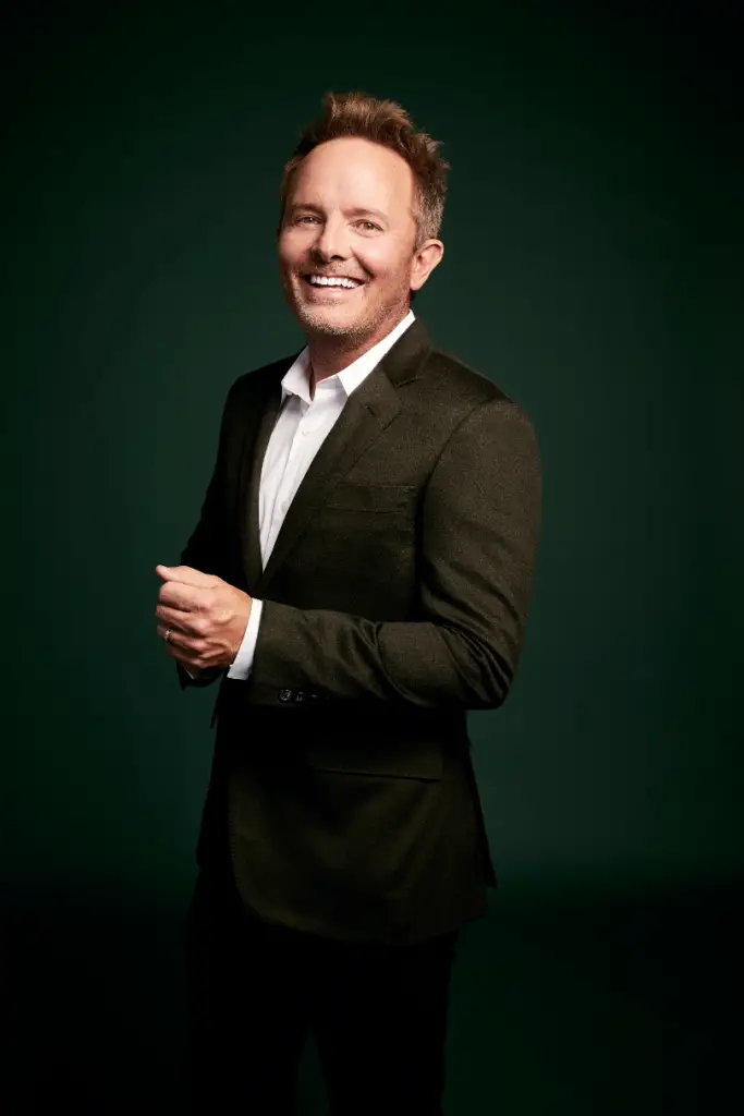 Chris Tomlin Releases ‘Emmanuel: Christmas Songs of Worship Deluxe’
