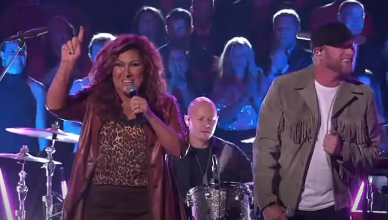 2022 CMA Awards: Cole Swindell Stuns Crowd With Jo Dee Messina Duet ...