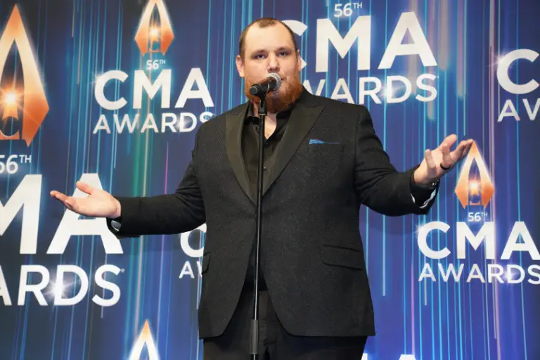 2022 CMA Awards: Luke Combs Reflects On ‘Huge’ Entertainer of the Year ...