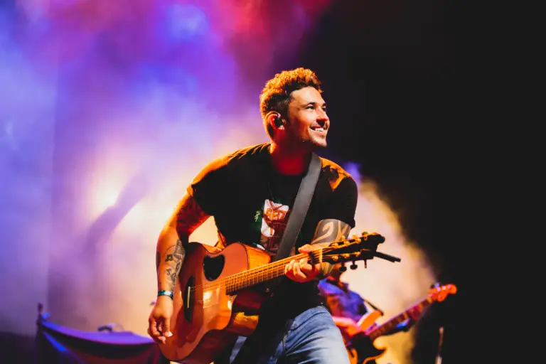 Michael Ray Shares Details On New ‘Dive Bars & Broken Hearts’ Album