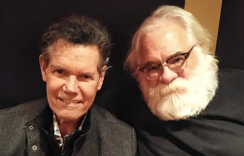 Randy Travis Mourns ‘Gentle Giant’ Lighting Tech, Thom Roberts