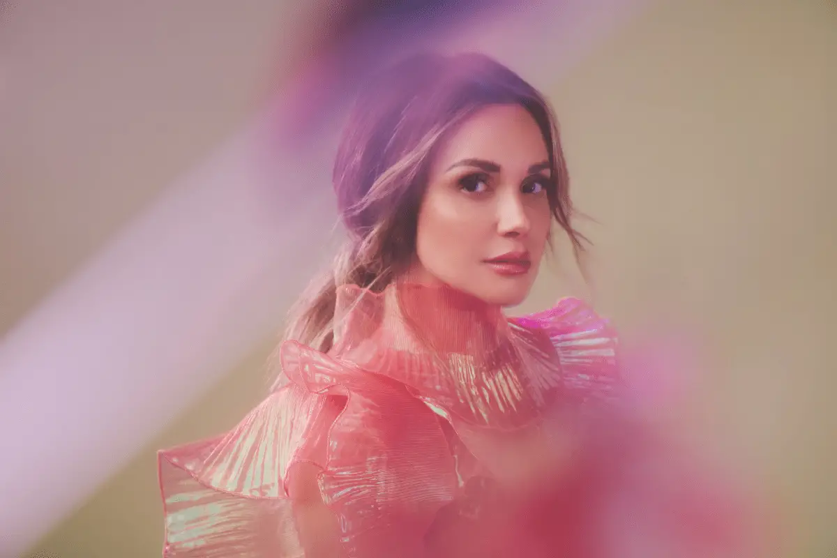 Carly Pearce Releases 'Deeply Personal' New 'hummingbird' Album