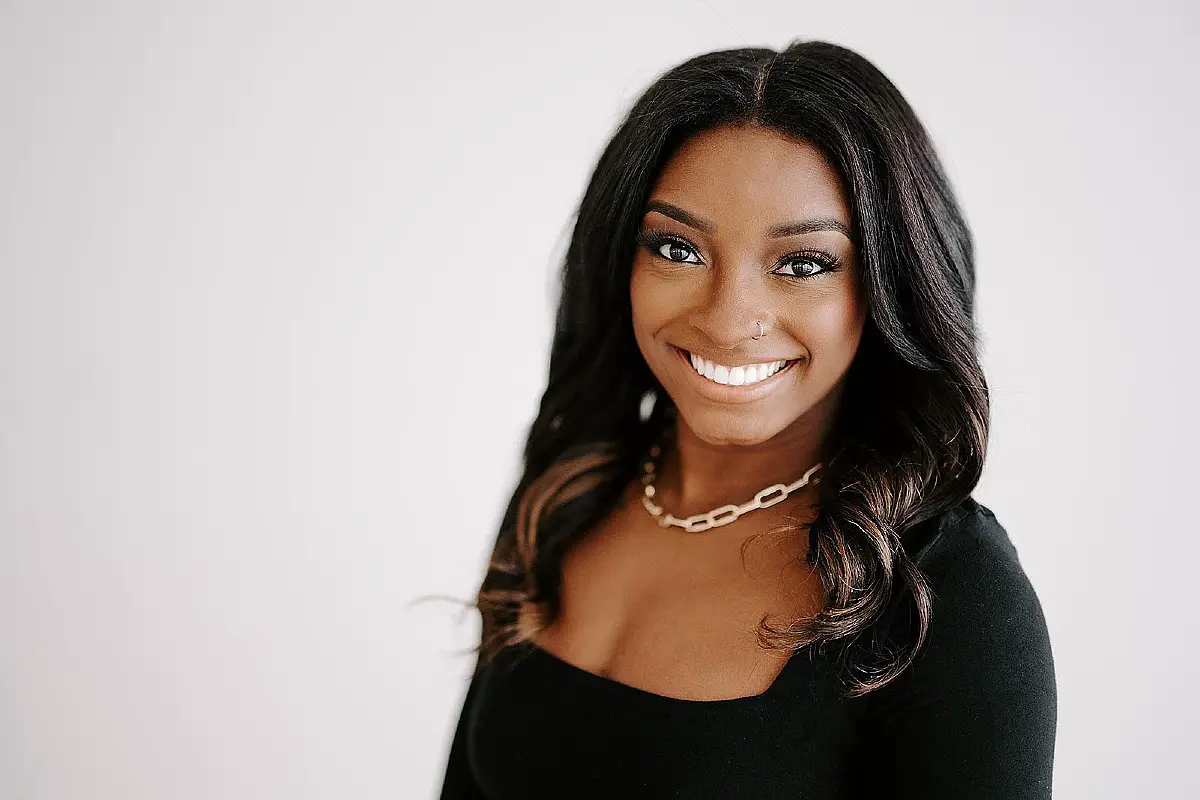 2024 CMA Awards: Simone Biles, Jeff Bridges, The Oak Ridge Boys + More ...