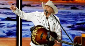 Alan Jackson Performs 'Chattahoochee' at 'Opry 100: A Live Celebration ...