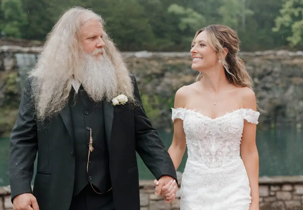 Jamey Johnson Marries Longtime Girlfriend, Brittney Eakins