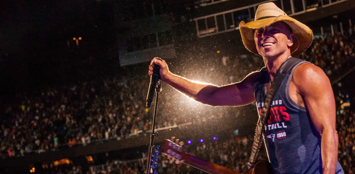 Kenny Chesney Performs 'Beer in Mexico' At His Las Vegas Residency [WATCH]