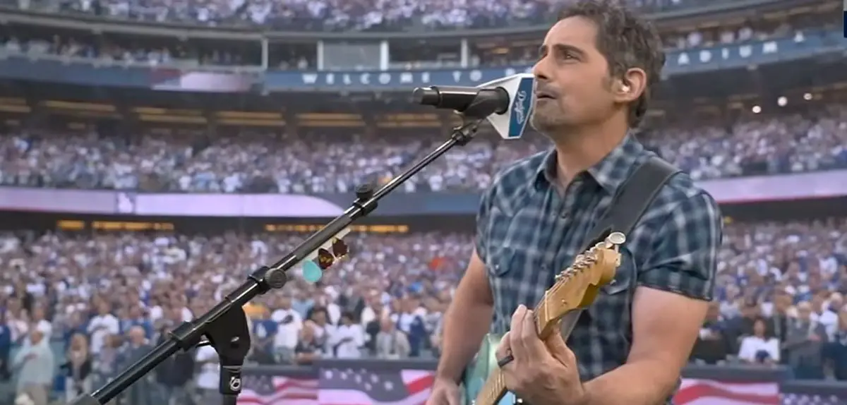 Brad Paisley Performs the National Anthem At the World Series [WATCH]
