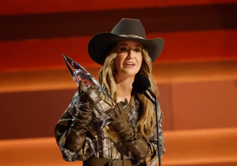 Lainey Wilson Thanks Her Family, Praises Other Female Artists After CMA ...