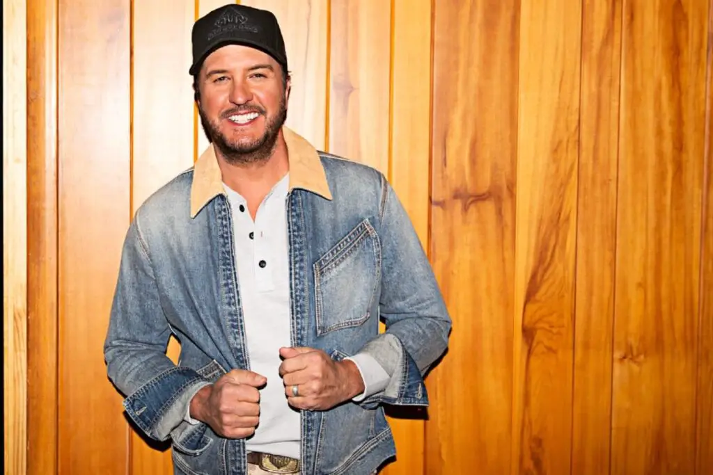 Luke Bryan Shares the Story Behind His New Single, 'Country and She ...